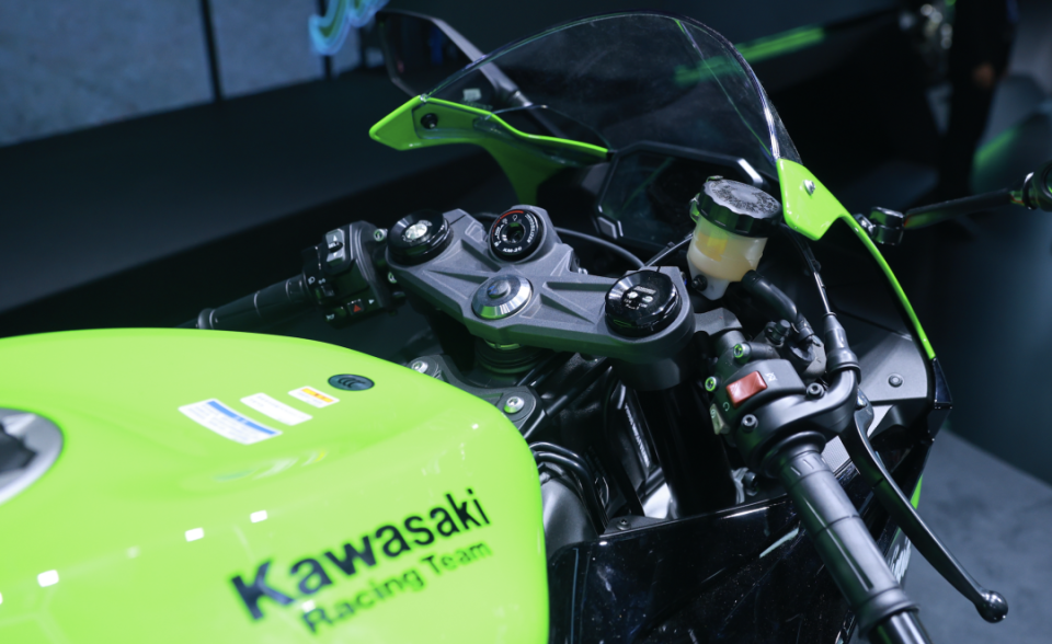 109800元，川崎ZX-6R上市，车迷心中的耶路撒冷_腾讯新闻