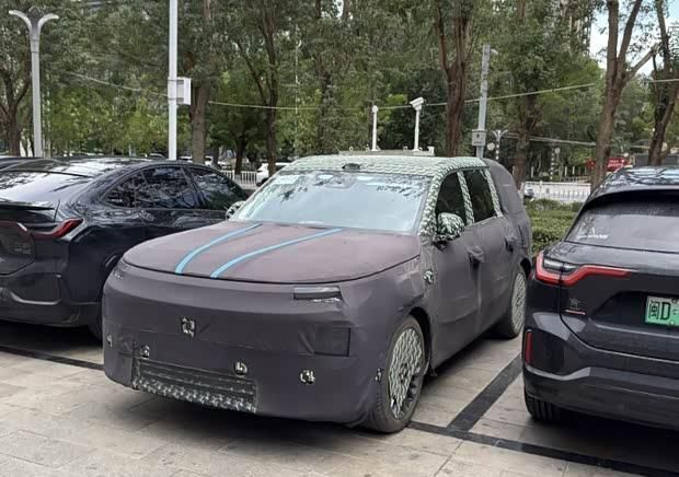 零跑全新D系列SUV谍照曝光：尺寸超蔚来ES6，乐道L90迎来劲敌_腾讯新闻