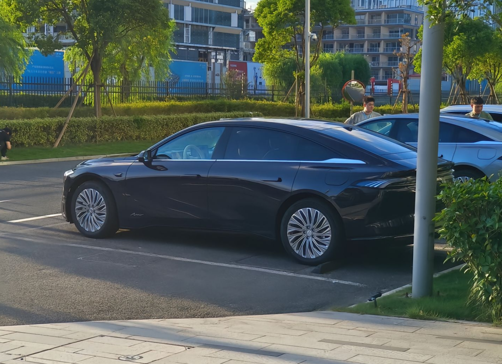 别克至境L7实车现身，长超5米+激光雷达，配343马力+续航1400km_腾讯新闻