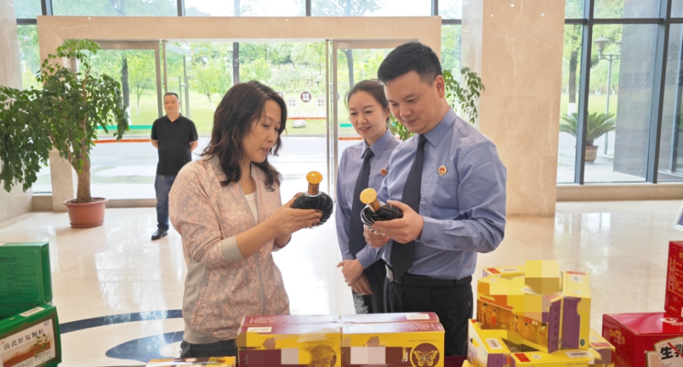 从1.4亿元电诈案到一块豆腐的谢意……19年他始终奋战一线_腾讯新闻