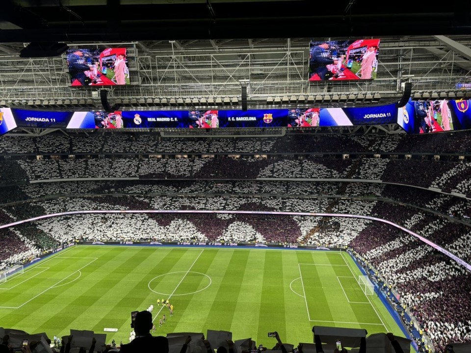 西甲36冠，国家德比前伯纳乌看台打出“36”字样的TIFO_腾讯新闻