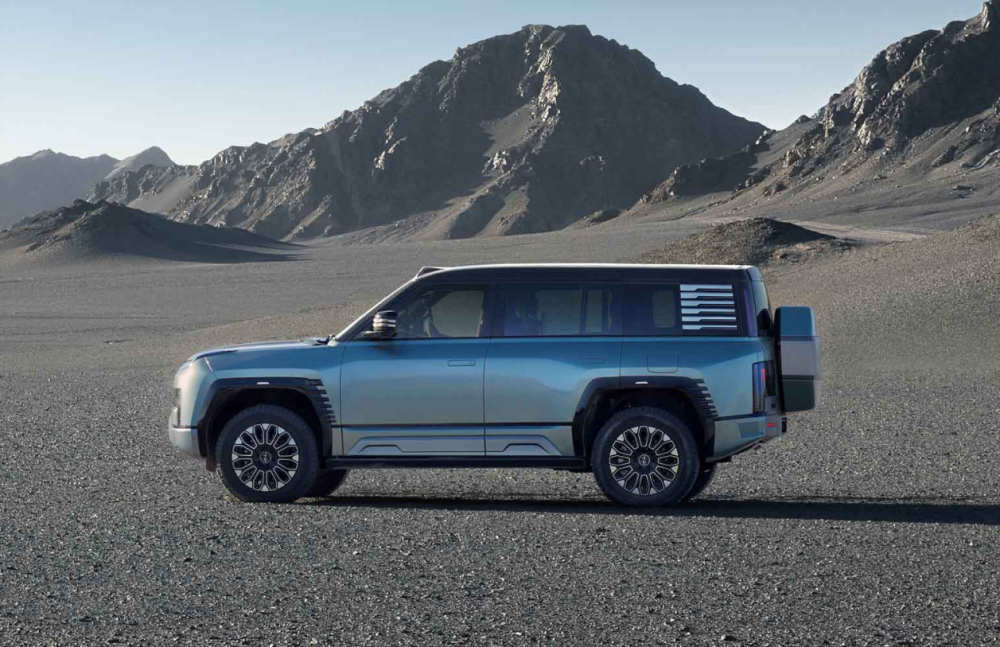 国产百万豪车！比亚迪仰望U8/U9亮相 仰望U8预售价109.8万_腾讯新闻