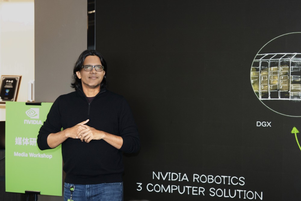 发力具身智能 英伟达亮三大“武器”：Omniverse、三台计算机、Cosmos_腾讯新闻