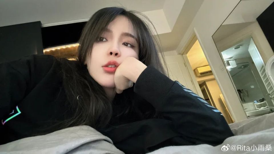 【LPL老婆】Rita居家照，问你想她了吗_腾讯新闻