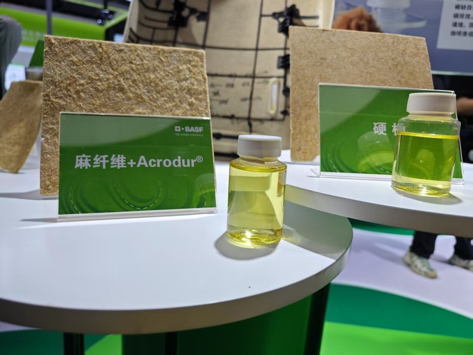 10万吨级绿甲醇项目、全球最大固态储氢车，上海碳博会的碳含量还在增加_腾讯新闻