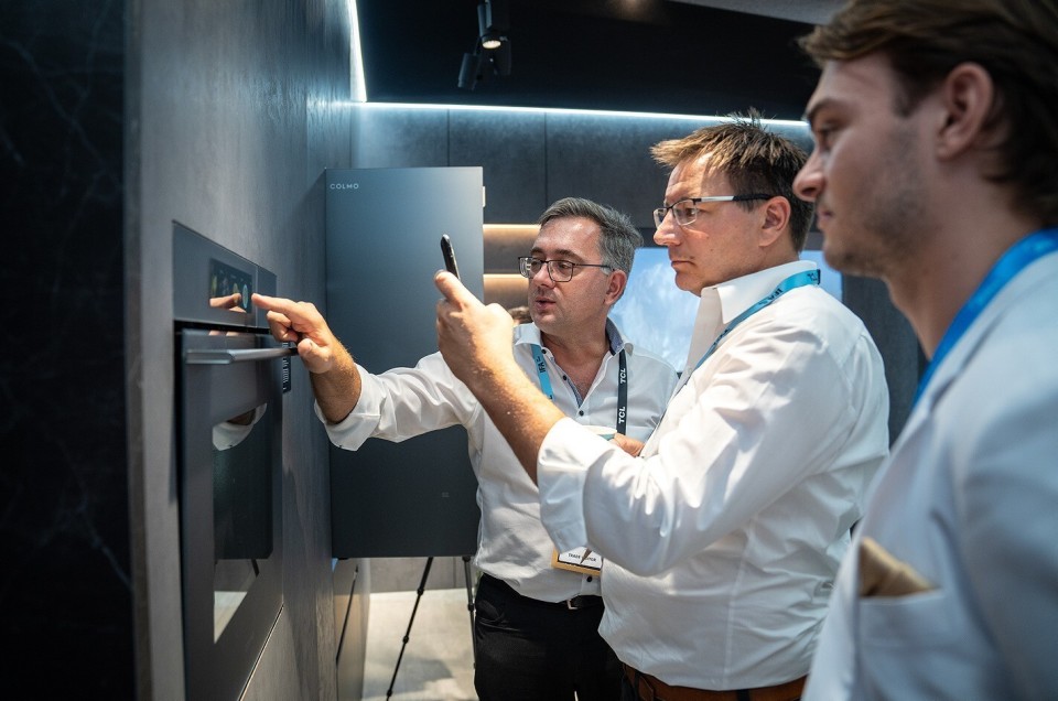 COLMO TURING2.0套系亮相IFA 2024：三大AI能力定义新科技豪华主义生活_腾讯新闻