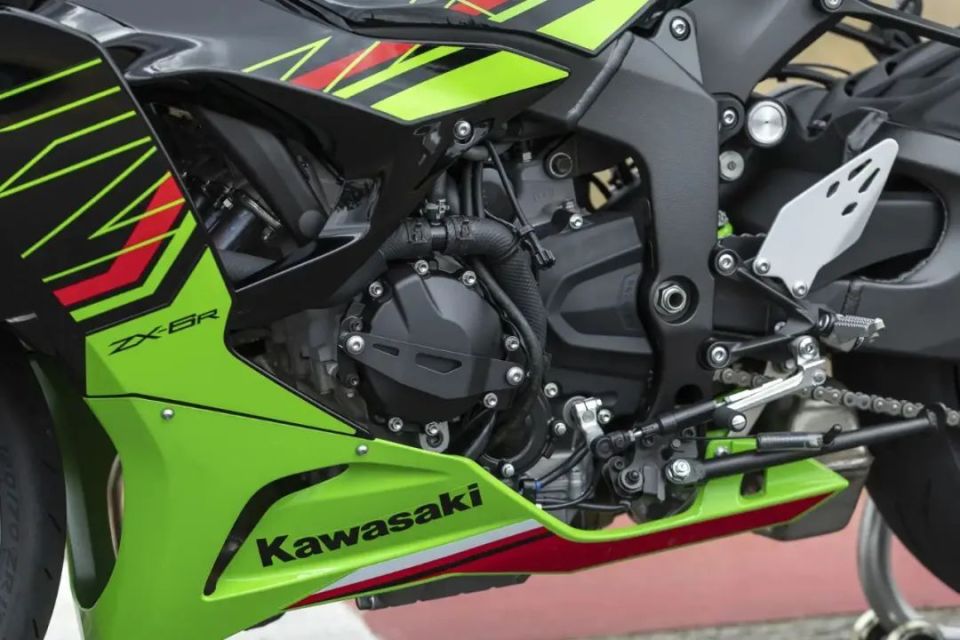 川崎ZX-6R通过3C认证，“小牛”终究还是要来了_腾讯新闻