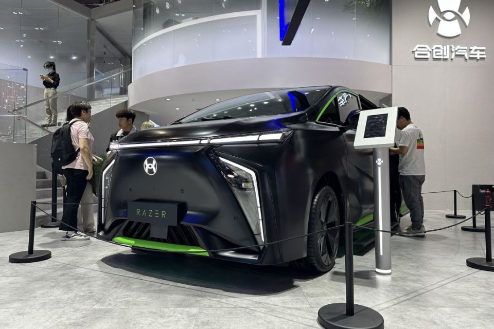 2023上海车展丨与雷蛇合力打造“移动电竞堡垒” 合创V09 Razer亮相_腾讯新闻