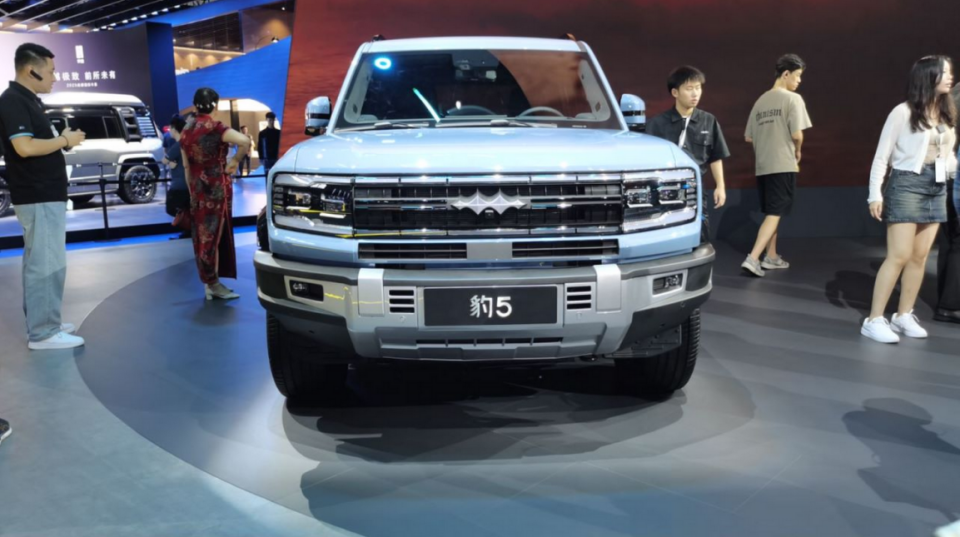 面对坦克400Hi4-T比亚迪方程豹豹5能做到“底”气十足吗？_腾讯新闻