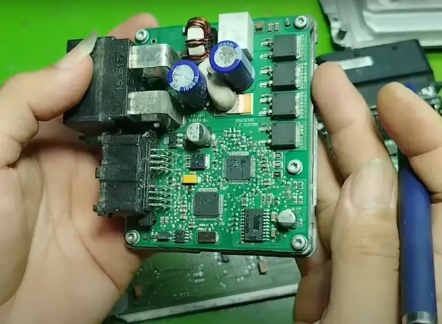 拆解起亚和现代的ECU：给你讲解每颗芯片的具体作用_腾讯新闻