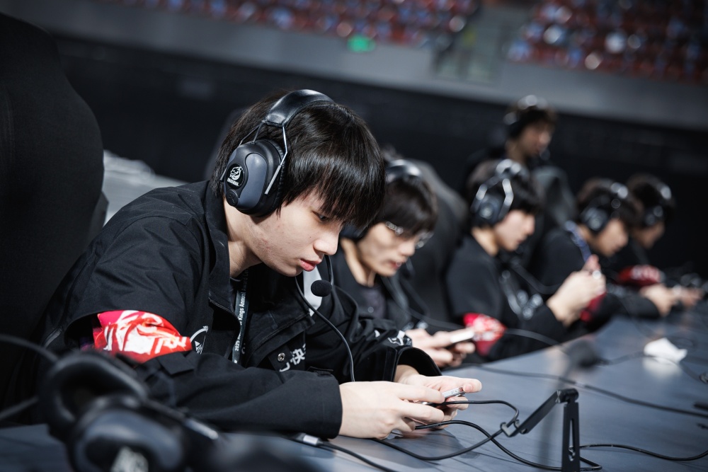 北京WB五局零封RW侠，问鼎2025年王者荣耀挑战者杯冠军_腾讯新闻