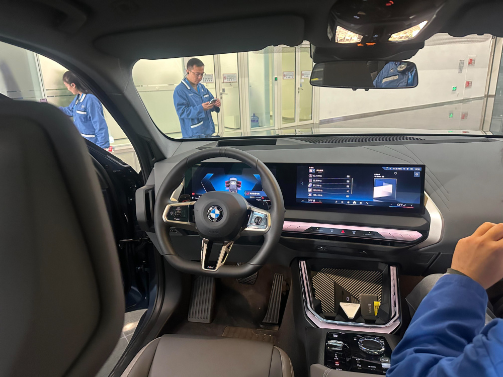 全新宝马X3L实车到店，长近4米9+全景星轨天幕，配双联屏+258马力_腾讯新闻