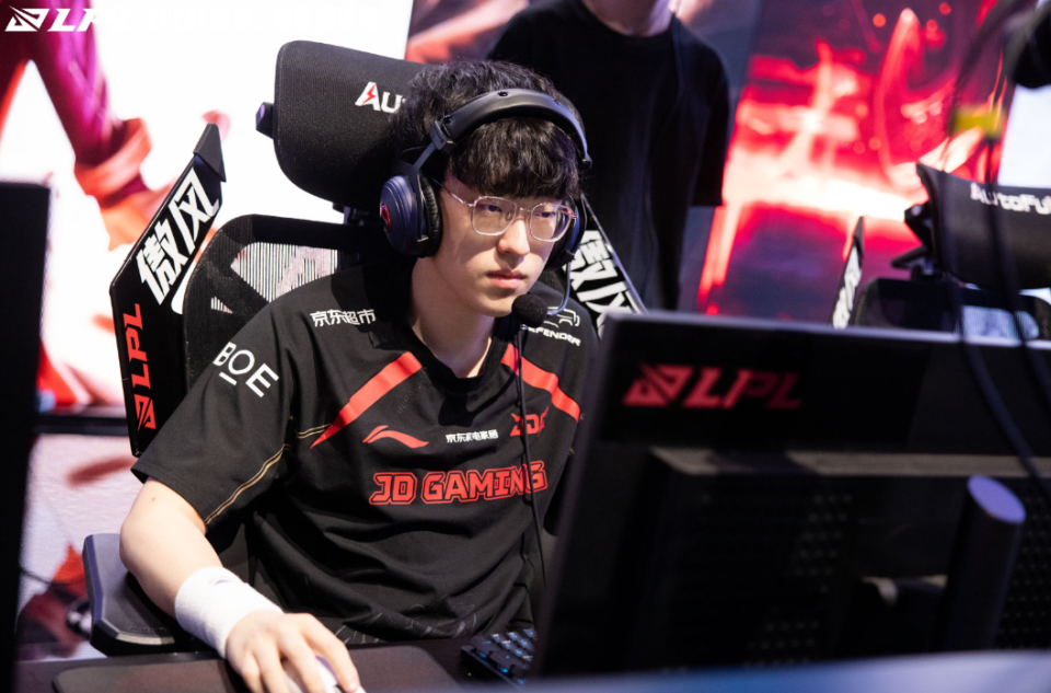 第三赛段“全神班”能否崛起？iG将分别对阵WE、JDG_腾讯新闻