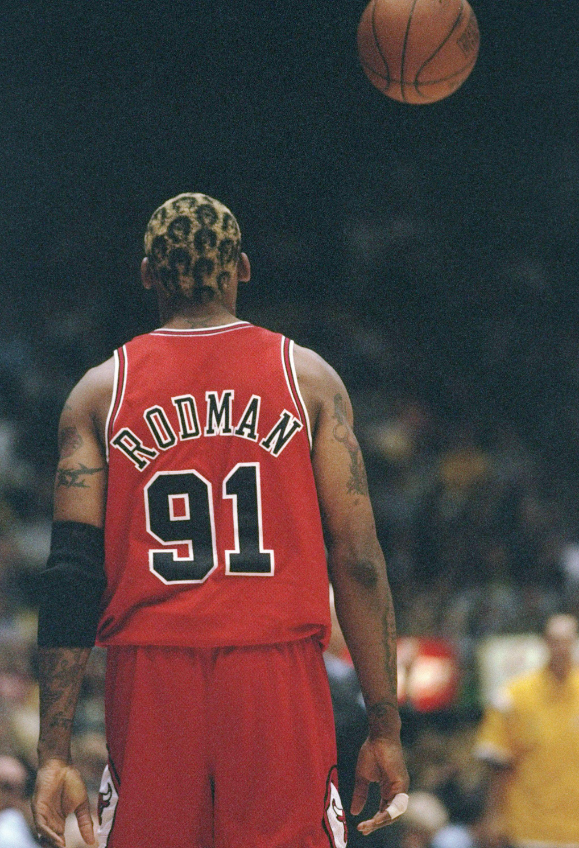 NBA人物志：罗德曼，篮板王的职业生涯高光时刻_腾讯新闻