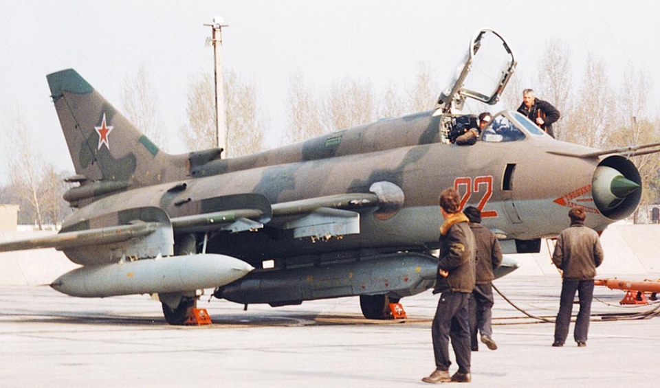 Su-17生产于50年代不太成功的战斗机如何在二十一世纪仍在服役？_腾讯新闻