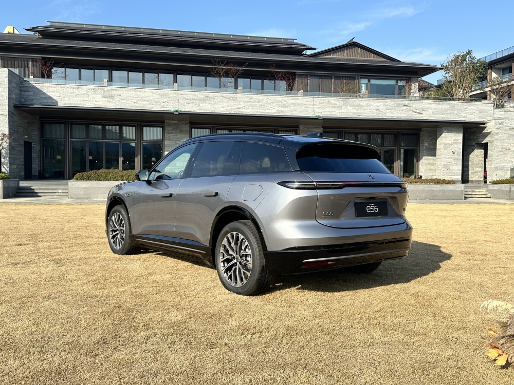 重新定义30万级纯电天花板？ 静态体验蔚来ES6 30万台纪念版_腾讯新闻