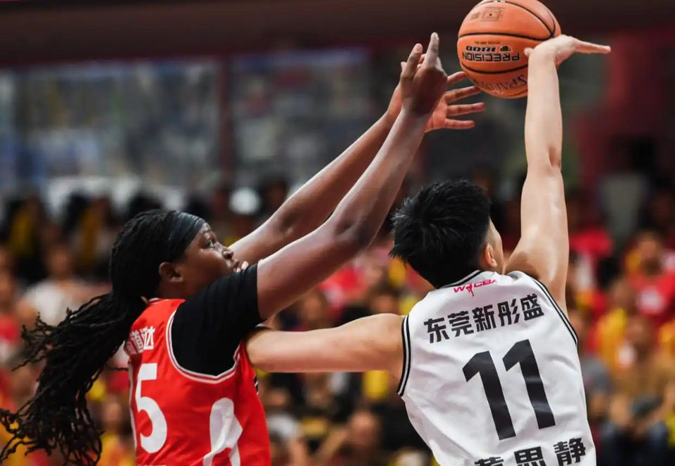 WCBA：李梦24分绝境逆袭，杨力维姐妹10中1，韩旭被弃用_腾讯新闻