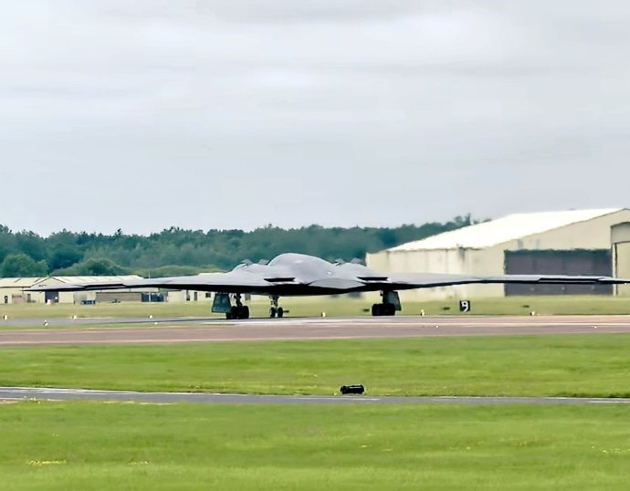 B21尾部终于曝光：设计和B2一脉相承_腾讯新闻