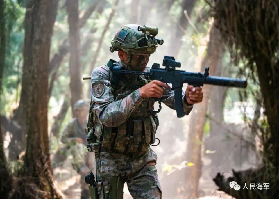 警用冲锋枪？军用冲锋枪？从CS/LS7到QCQ171_腾讯新闻