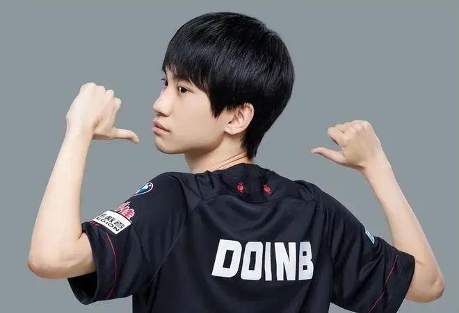 Doinb终于找到队伍重回赛场，和iG同组，再战老对手Rookie_腾讯新闻