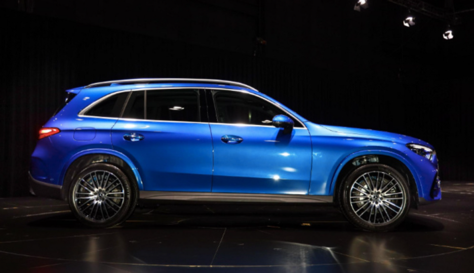 奔驰25款GLC定妆照曝光，配置大幅升级！4S店迎新款现款降14万_腾讯新闻