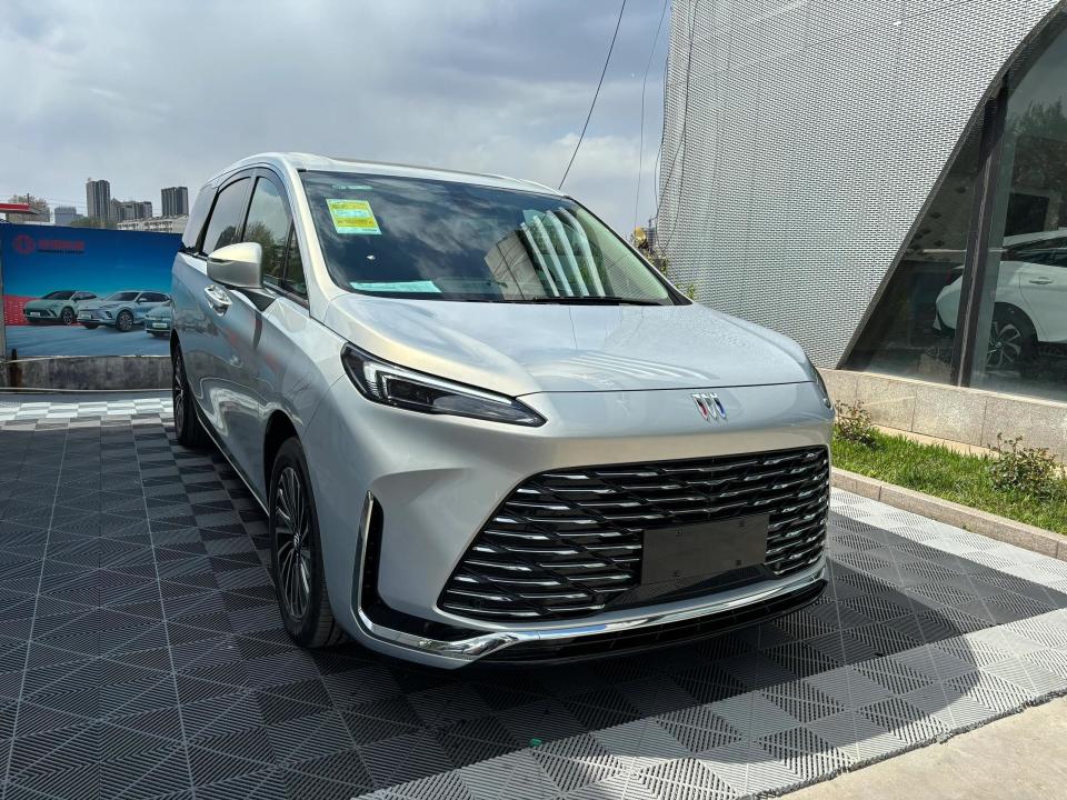 别克GL8陆尚到店实拍，大过比亚迪夏，配397马力+续航1420km_腾讯新闻