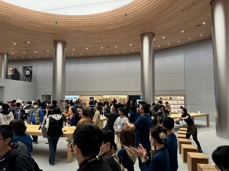 “顶配”Apple Store零售店，在上海静安高调启航_腾讯新闻