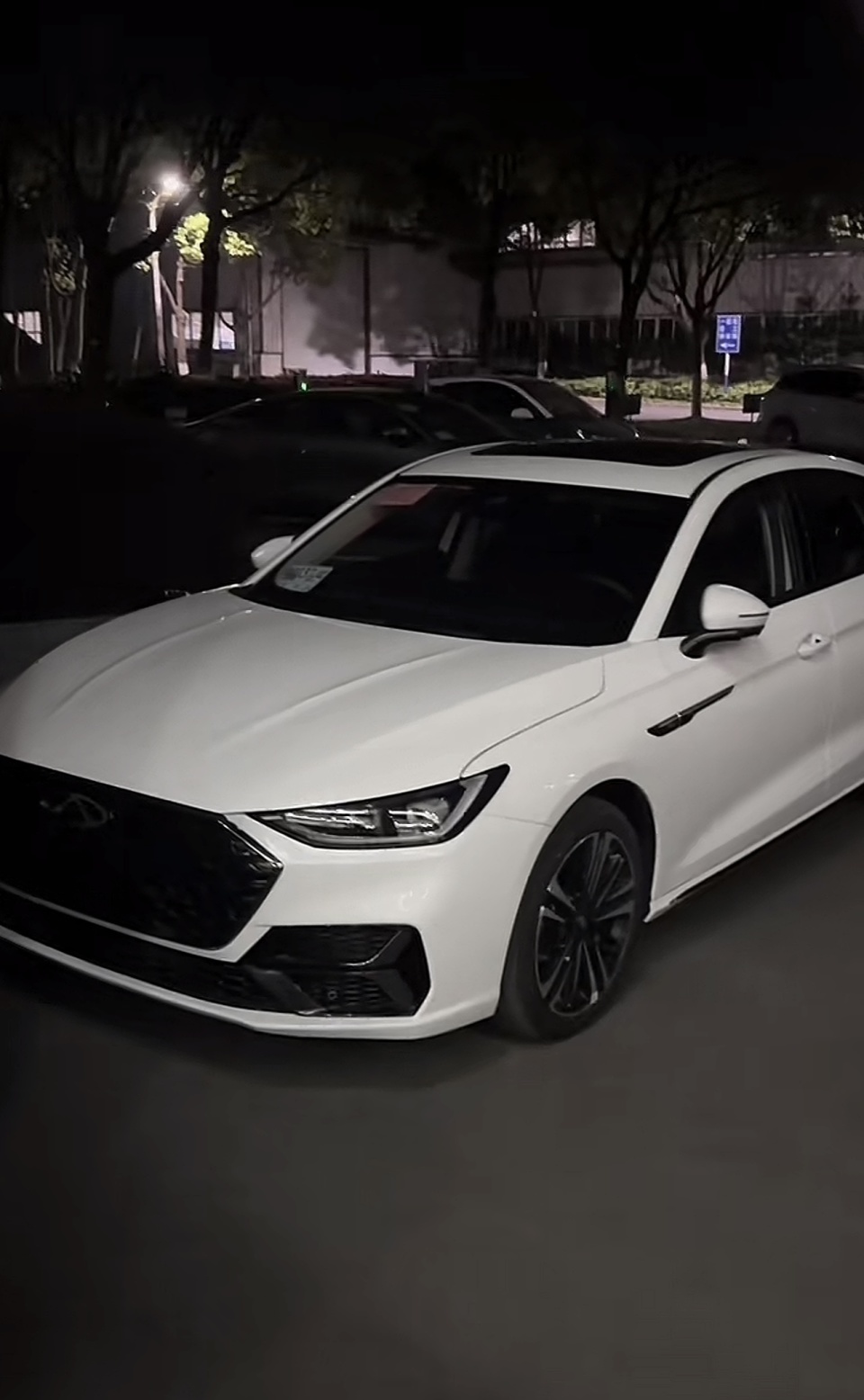 艾瑞泽8 PRO 2.0T版本实车曝光，撞脸奥迪A7L+猎鹰智驾，配254马力_腾讯新闻