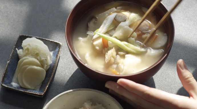 让年轻人吃到「很懂事的绿叶菜」，朴朴超市跟蔬菜身高较上了劲_腾讯新闻
