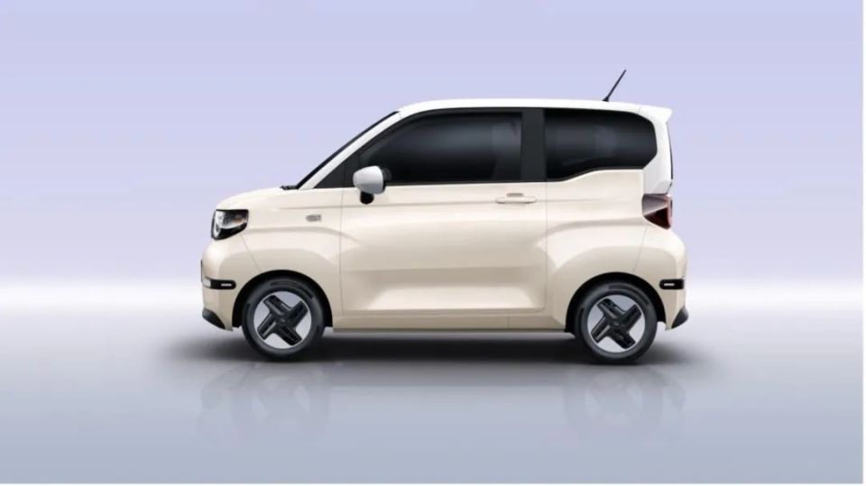 A00级电动车快速衰落，纵横20年的奇瑞QQ如何面对？_腾讯新闻