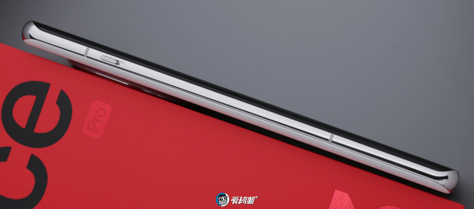 3199元起的骁龙8G3，一加Ace 3 Pro评测：陶瓷后盖+6100mAh电池_腾讯新闻