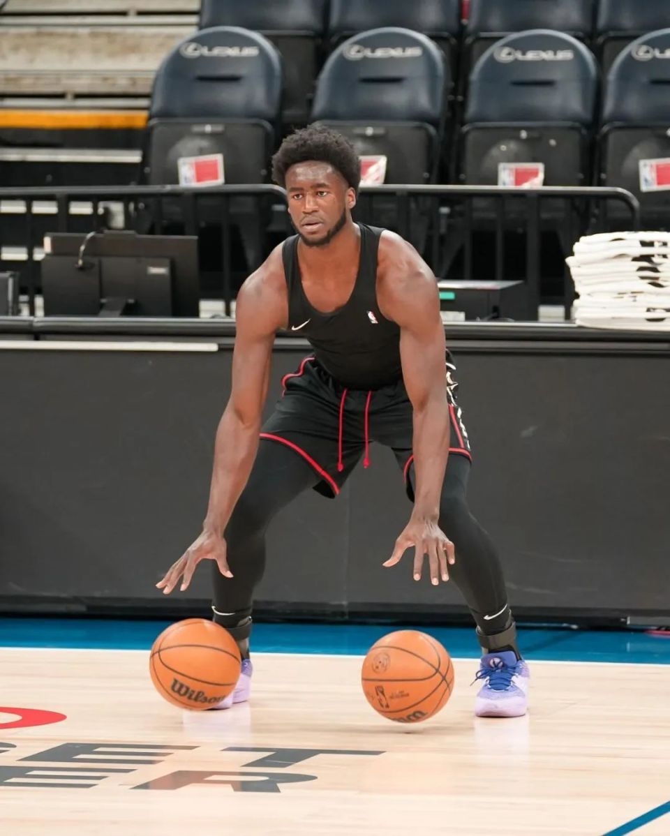 18岁进NBA！21岁正式退役！AJ格里芬为何选择离开篮球？_腾讯新闻