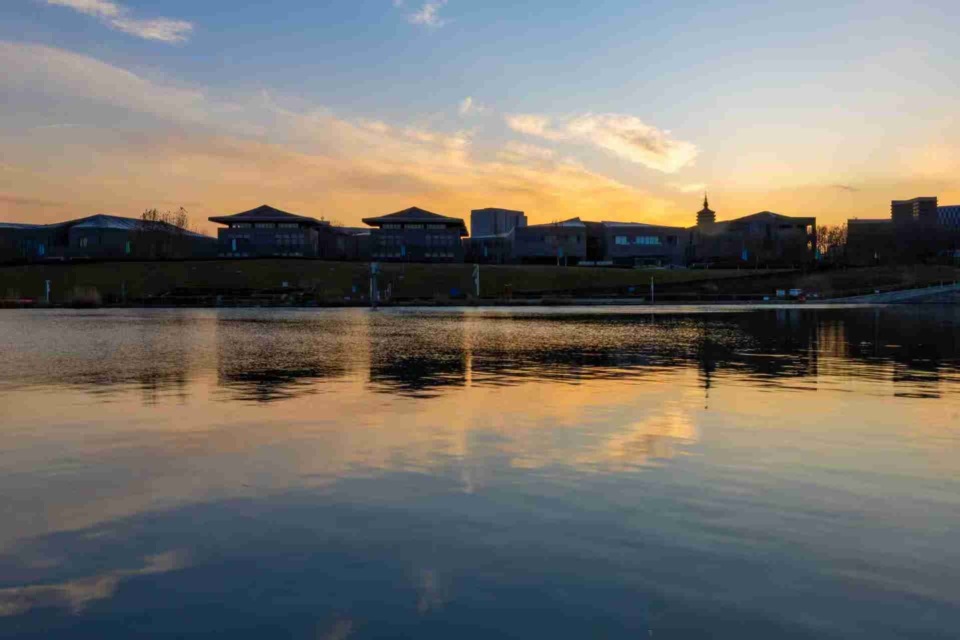 京城拍客今日精选｜丹霞染晓天 澄空映梨香_腾讯新闻