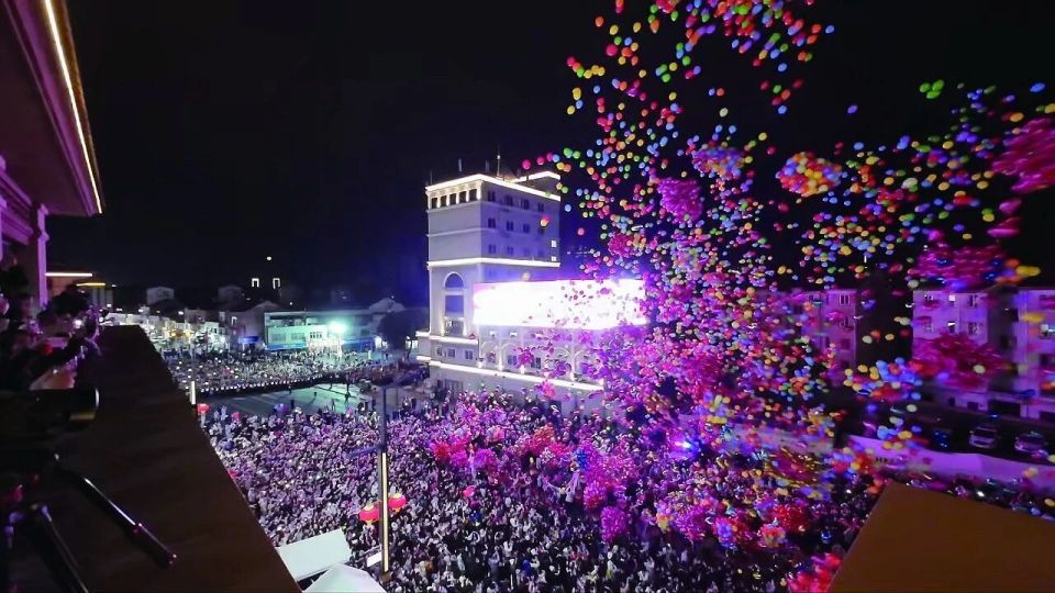 万千人的“滚烫人生”与一座城的“待客之道”_腾讯新闻