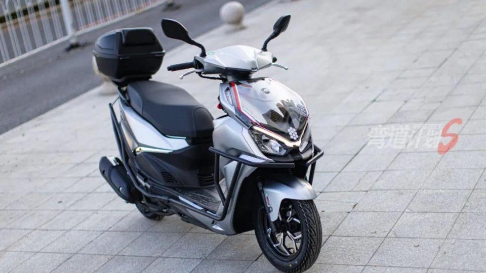 评测丨QJMOTOR鸿150RS【VS】铃木UY125_腾讯新闻