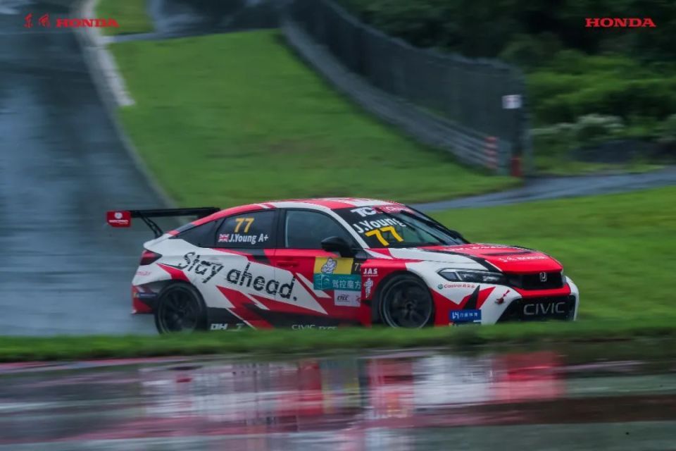 TCR China绍兴排位雨中激战 全新思域FL5 TYPE R TCR不惧风雨获杆位_腾讯新闻