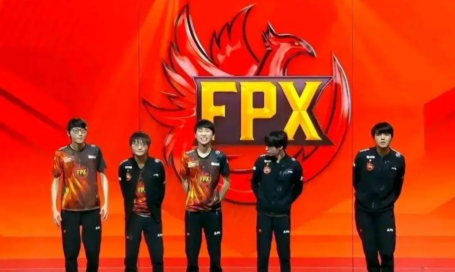 [11.17]那年今天 FPX战队宣布退出LPL_腾讯新闻