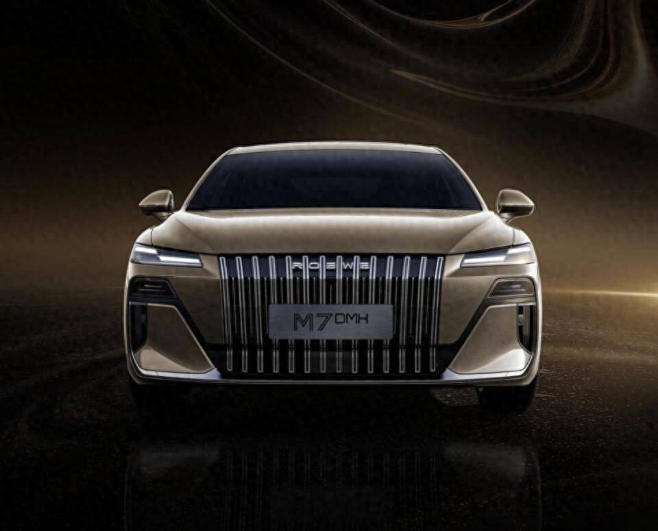 十万级插混的巅峰对决！荣威M7 DMH与秦L DM-i，究竟谁是全能王？_腾讯新闻