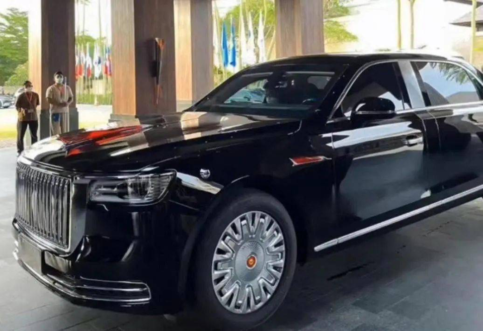 揭秘中国顶级座驾!年产5台,V12红旗N701随团访美,拜登:就像迈巴赫_腾讯新闻