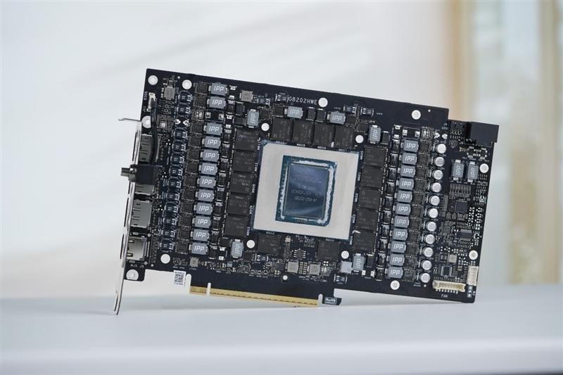 十年来最高效GPU！NVIDIA RTX 5090D首发评测：原生性能提升30% DLSS 4一骑绝尘_腾讯新闻