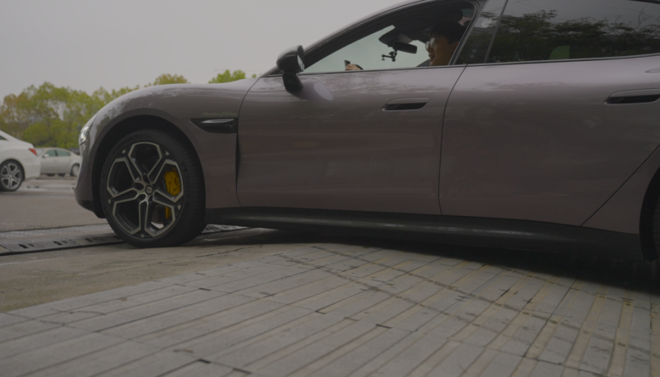 提车三天开了1073公里，34个问题告诉你小米SU7到底咋样_腾讯新闻