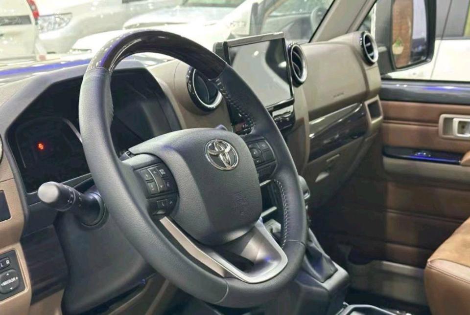 2024款“陆巡LC76”国内开售，配4.0L汽油机+6AT，售价超60万_腾讯新闻