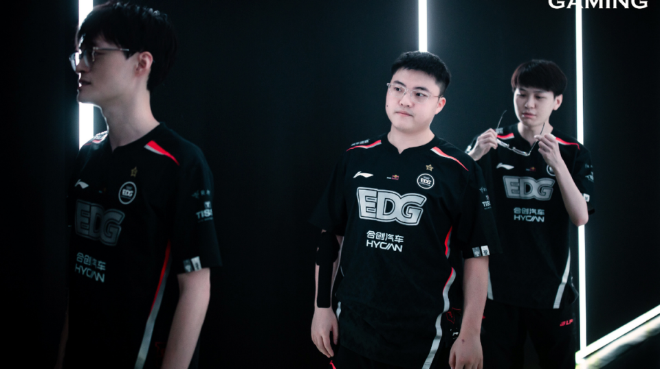 FOFO道心破碎改名我有罪！Smlz公开道歉：他没坑Uzi_腾讯新闻