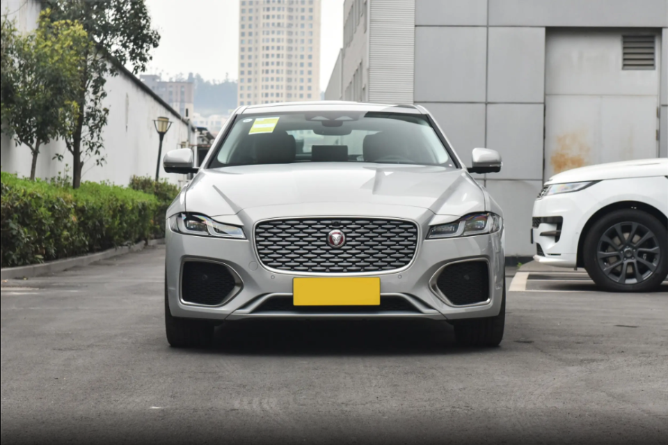 深度体验捷豹XFL：全系2.0T+8AT+后驱，优惠可达17万，能买吗？_腾讯新闻