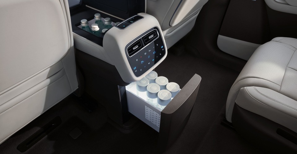 30万级6座SUV卷疯了！2026款腾势N8L叫板理想L8，谁更胜一筹？_腾讯新闻