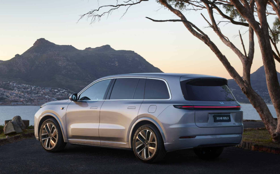 小米YU9曝光，年轻人第一台“揽胜”来了_腾讯新闻