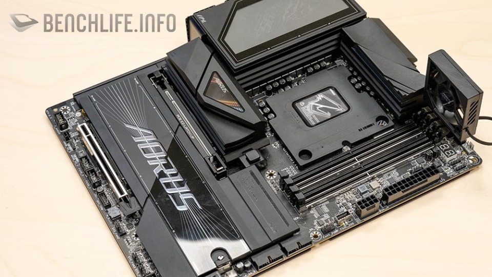 技嘉展出未来英特尔 MSDT 主板样品，具备 3 组 8-Pin CPU 供电_腾讯新闻