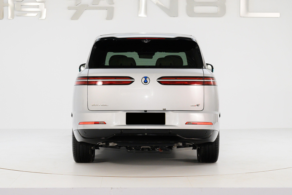 大6座SUV腾势N8L上市，车长5200mm，2+2+2座椅，纯电续航230km_腾讯新闻