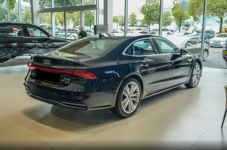 奥迪接地气的轿跑，准车主来看，40万预算如何选奥迪A7L_腾讯新闻