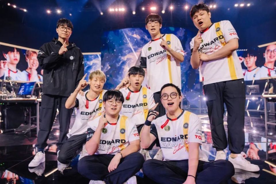 EDG问鼎无畏契约全球冠军，CN FPS翻过“大山”_腾讯新闻